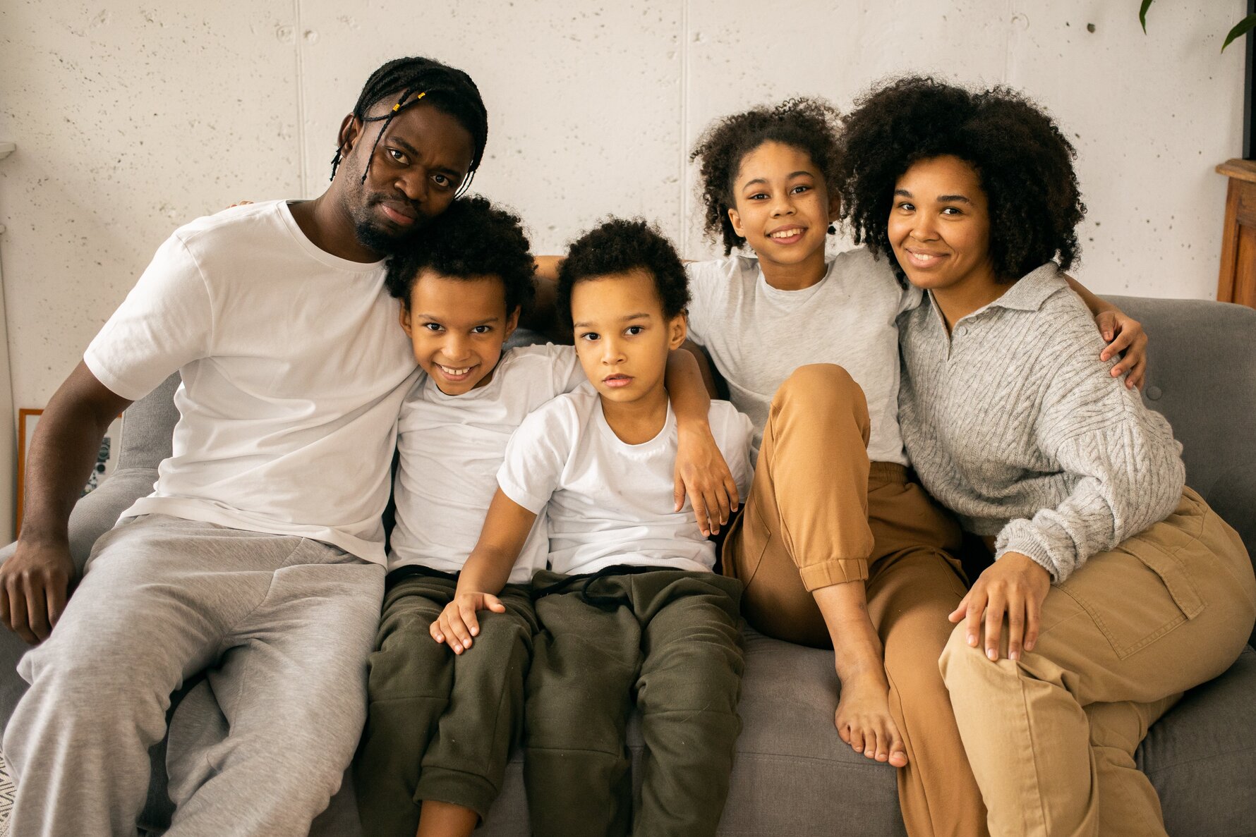 Familienfoto Ideen für ein gemütliches Fotoshooting zu Hause